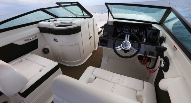 Sea Ray 28ft fast boat with exterior sitting | Deluxe Private Boats Cozumel