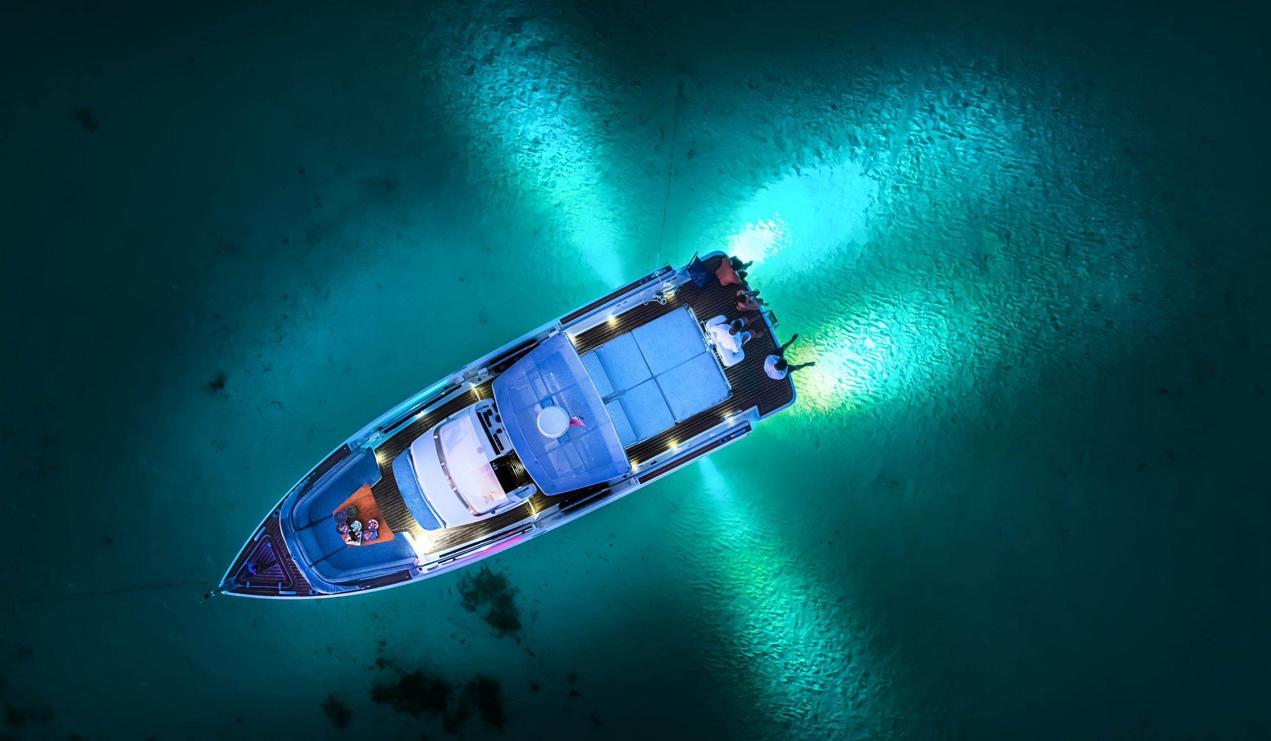 Deluxe Private Boat Tours | Boats, power yachts and sailing catamarans.