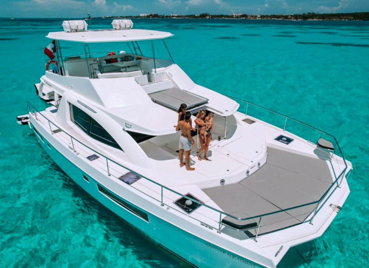 Deluxe Private Boat Tours | Boats, power yachts and sailing catamarans.