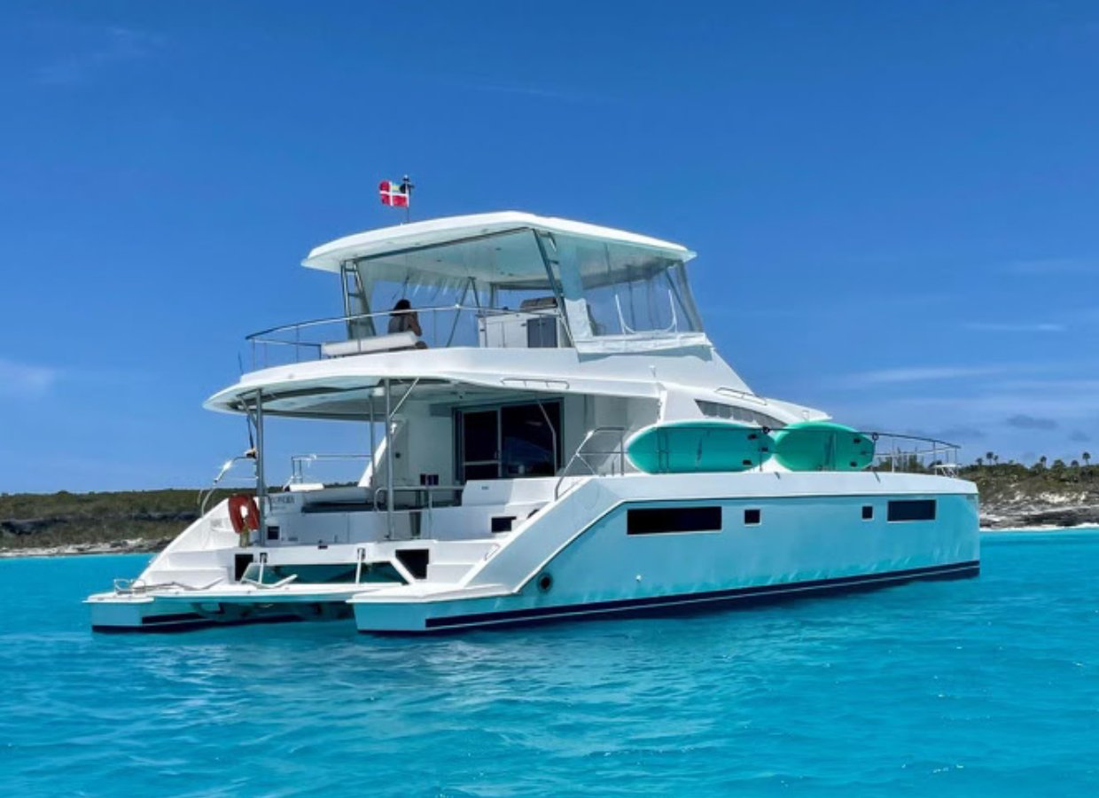 Deluxe Private Boat Tours | Boats, power yachts and sailing catamarans.