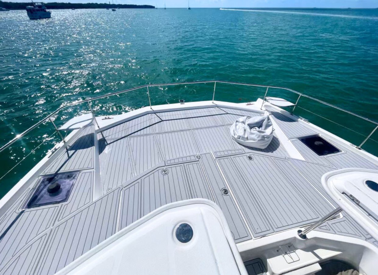 Deluxe Private Boat Tours | Boats, power yachts and sailing catamarans.